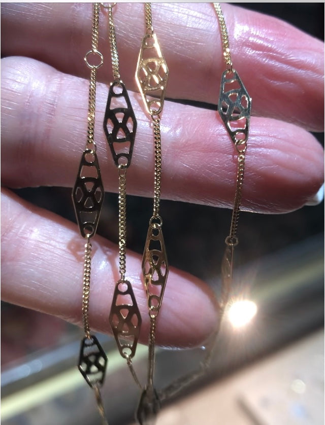 Plaque Number 8 Gold chain – Guido's Jewelers